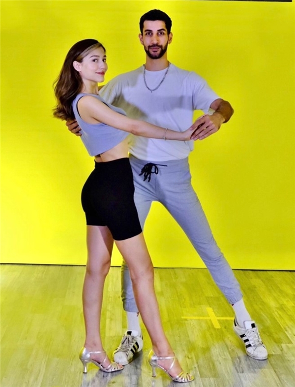 Mira Atagül Latin dansı alıyor - Son Dakika